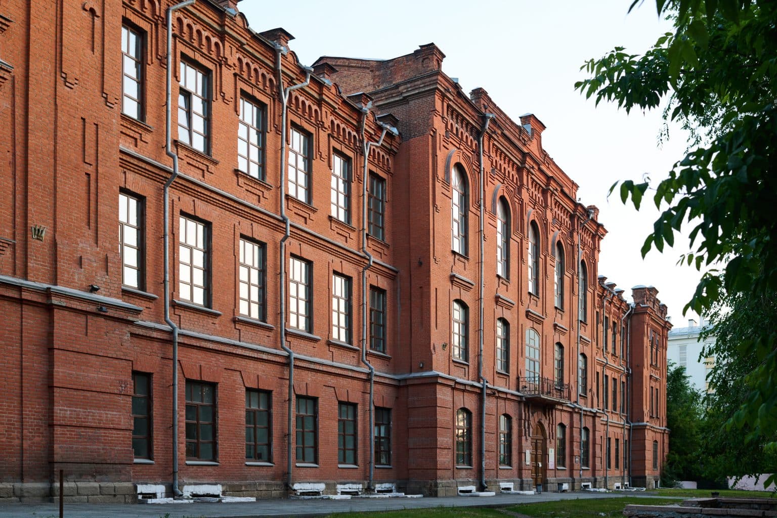 How to Restore Historic Bricks: A Homeowner's Guide